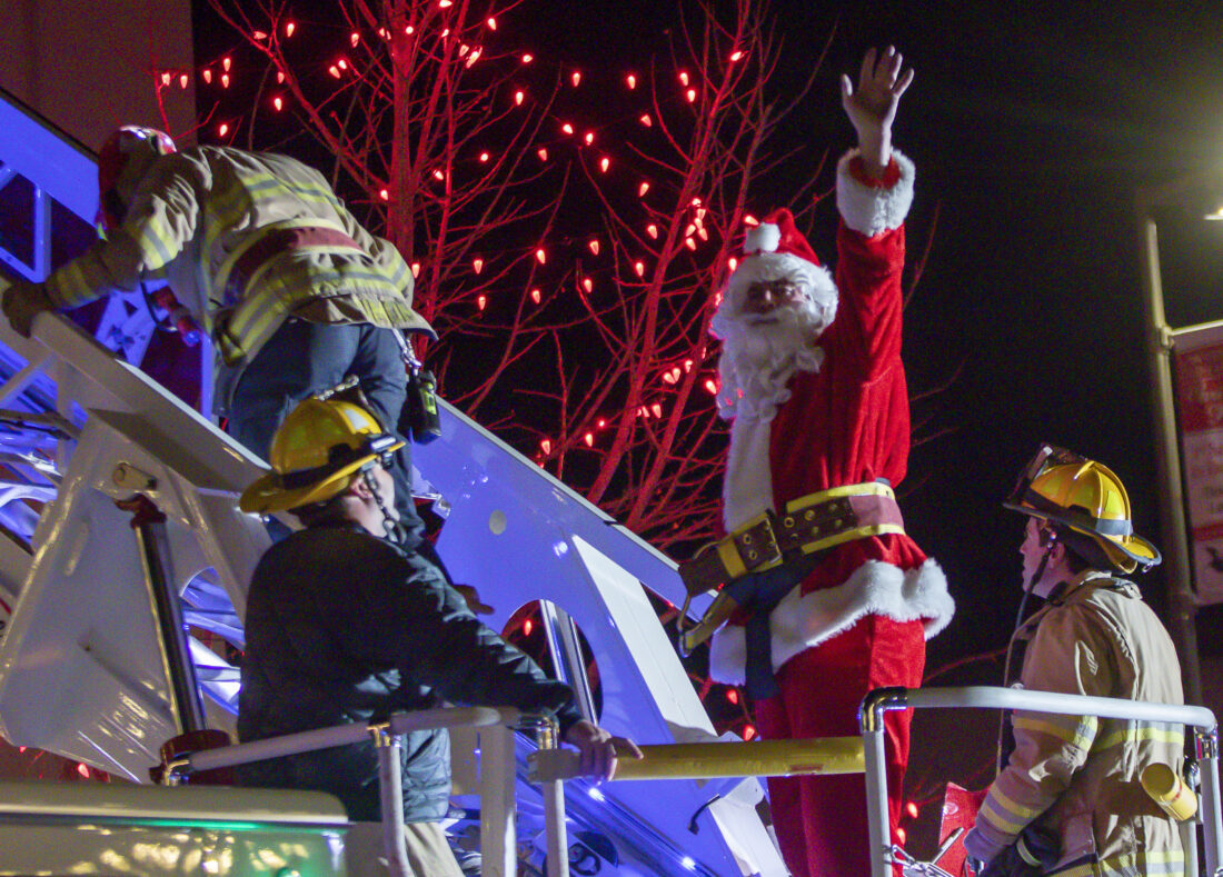 PHOTOS: 2022 Santa Rescue and Holiday Lighting Ceremony in downtown ...